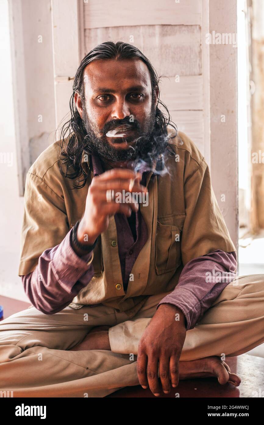 Driver uniform india hi-res stock photography and images - Alamy