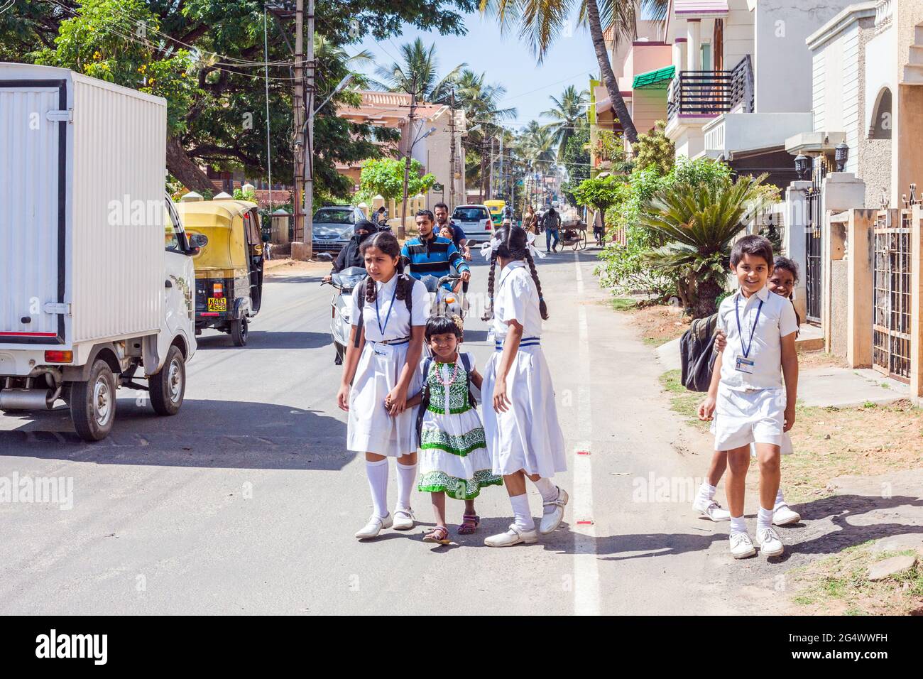 India school uniform hi-res stock photography and images - Alamy