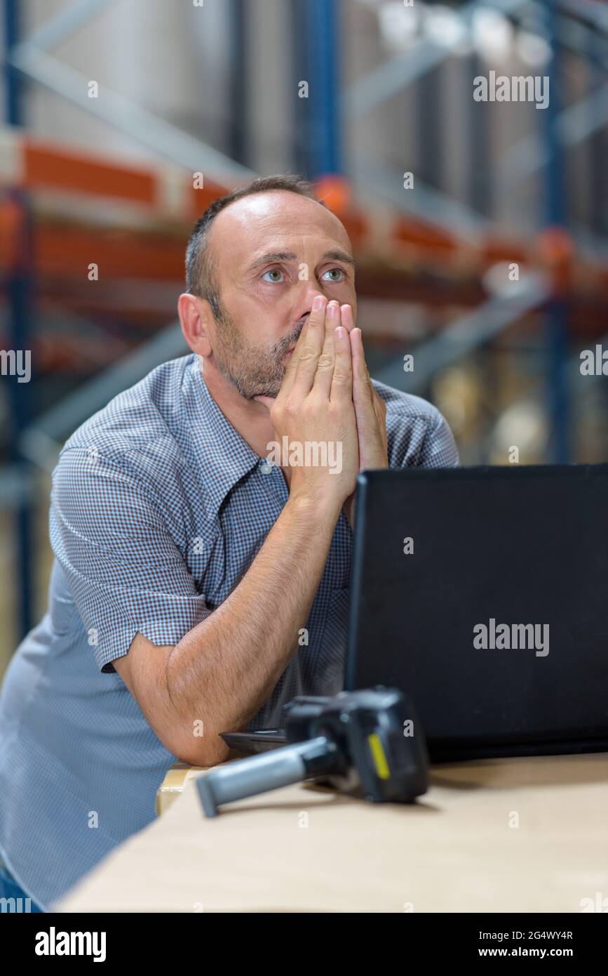 store incharge using a laptop in a warehouse Stock Photo - Alamy