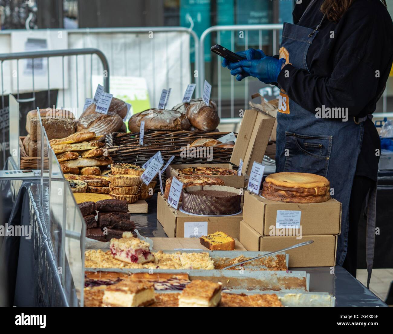 Pies selling hi-res stock photography and images - Alamy