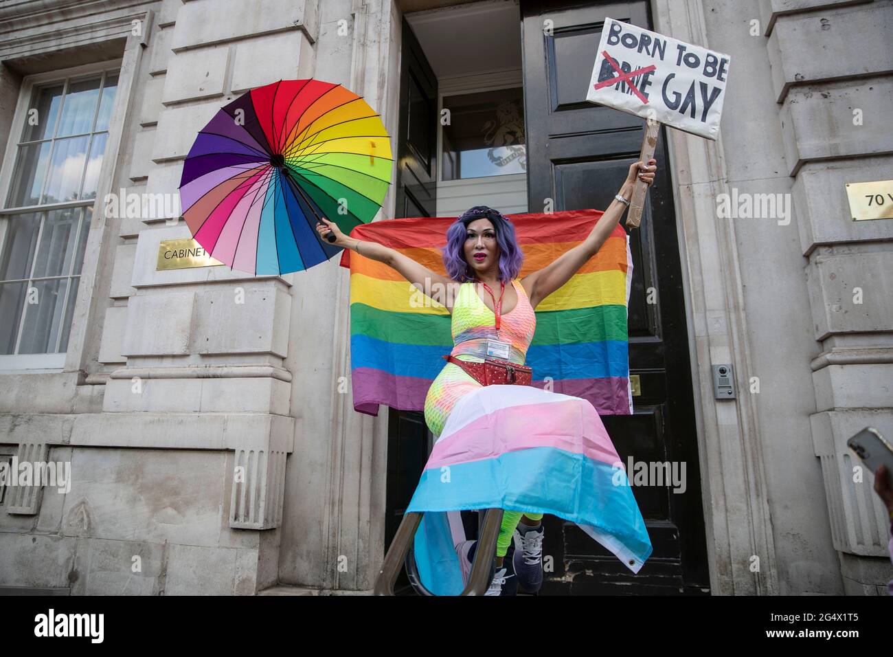Liz truss umbrella hi-res stock photography and images - Alamy