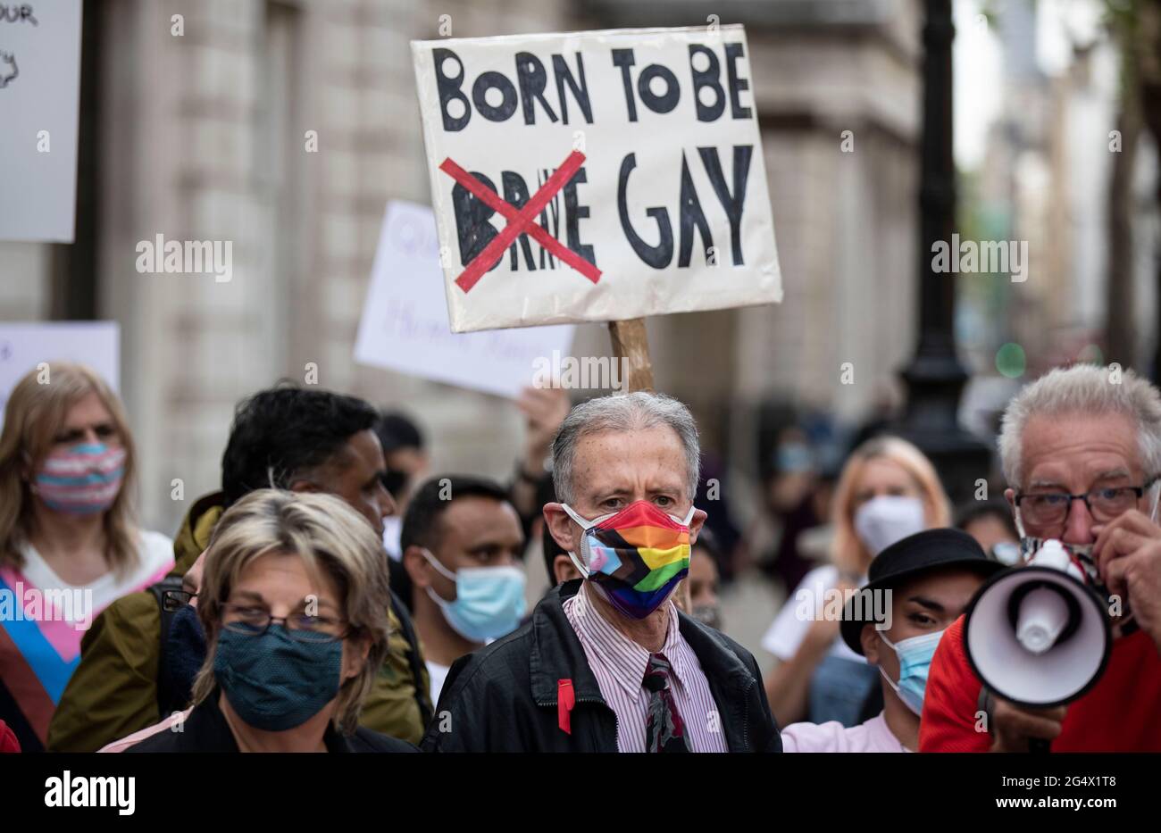 Liz truss mask hi-res stock photography and images - Alamy