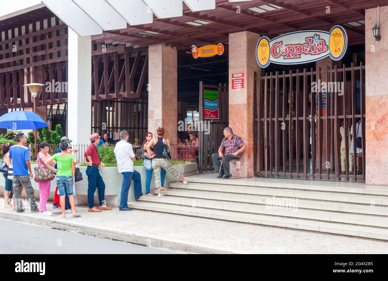 Cuban people lining up for having ice cream in the Coppelia cafeteria ...