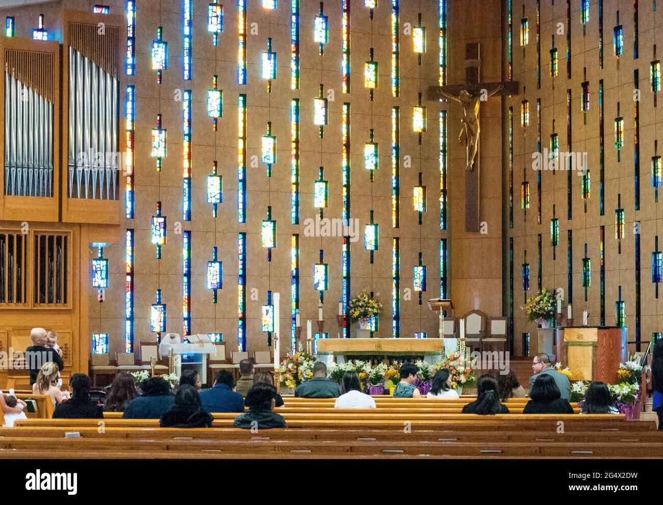 Catholic church interior hi-res stock photography and images - Alamy