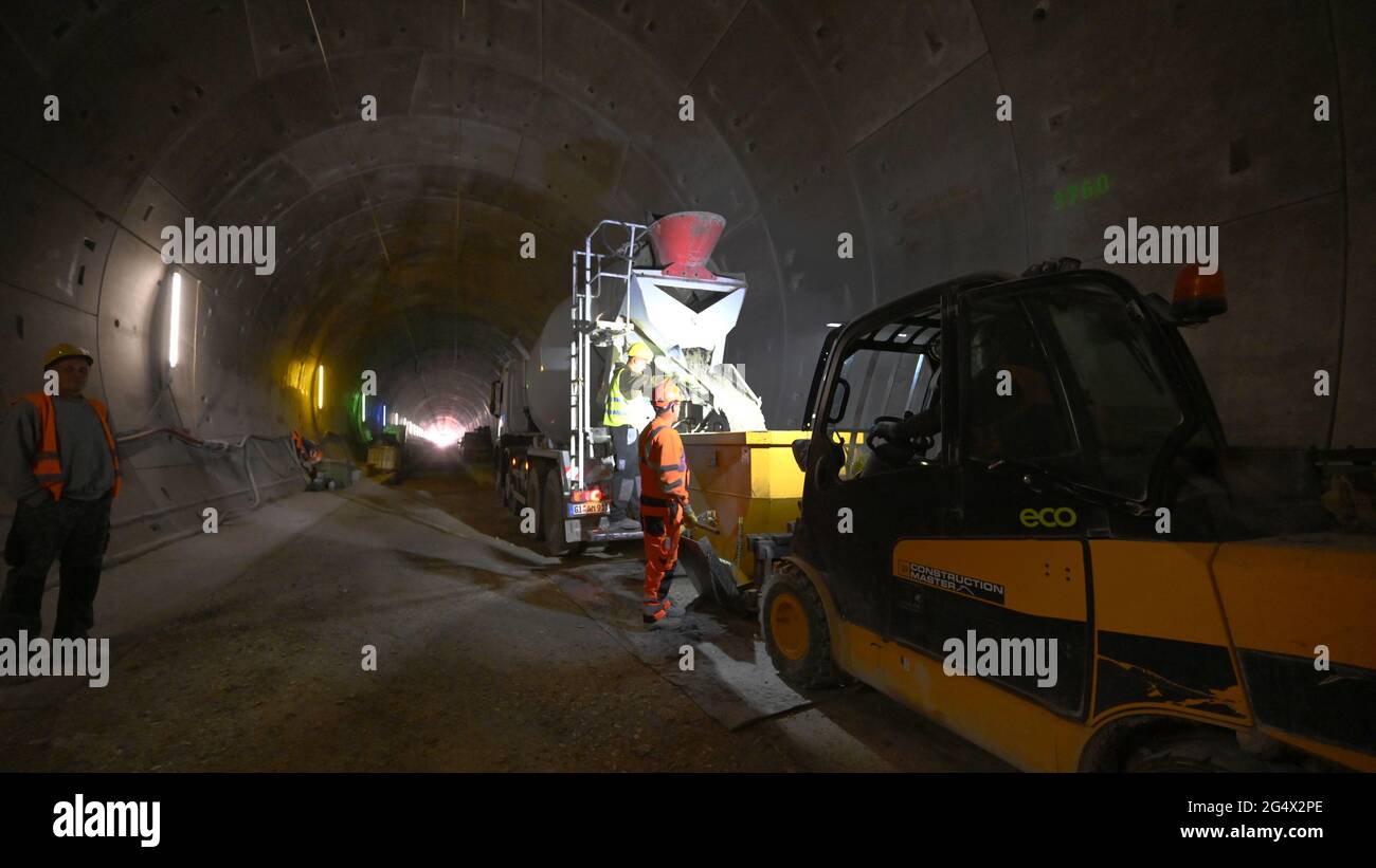 Wendlingen, Germany. 09th June, 2021. Track construction work is ...