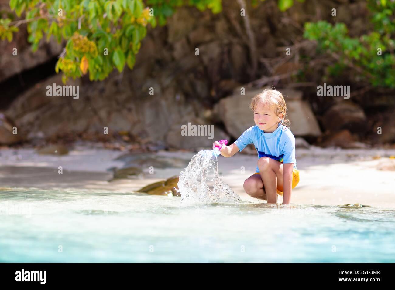 Swim splash hi-res stock photography and images - Alamy