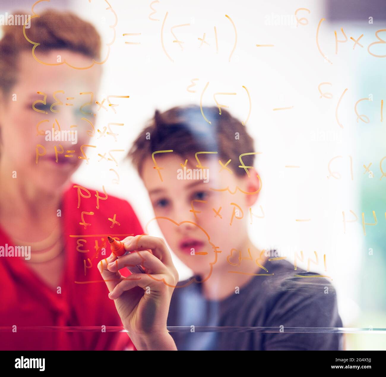 Boy learning science at home hi-res stock photography and images - Alamy