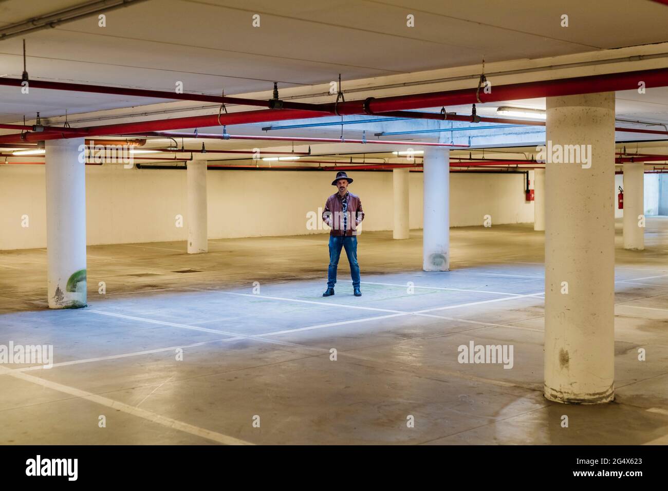 Man in garage with car hi-res stock photography and images - Alamy
