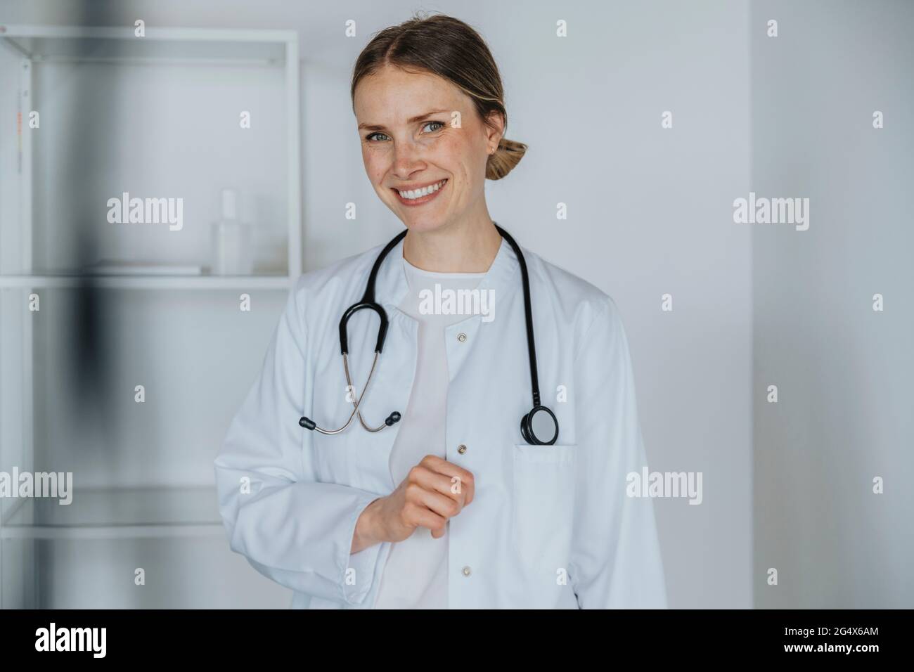 Female doctor with stethoscope smiling Stock Photo - Alamy
