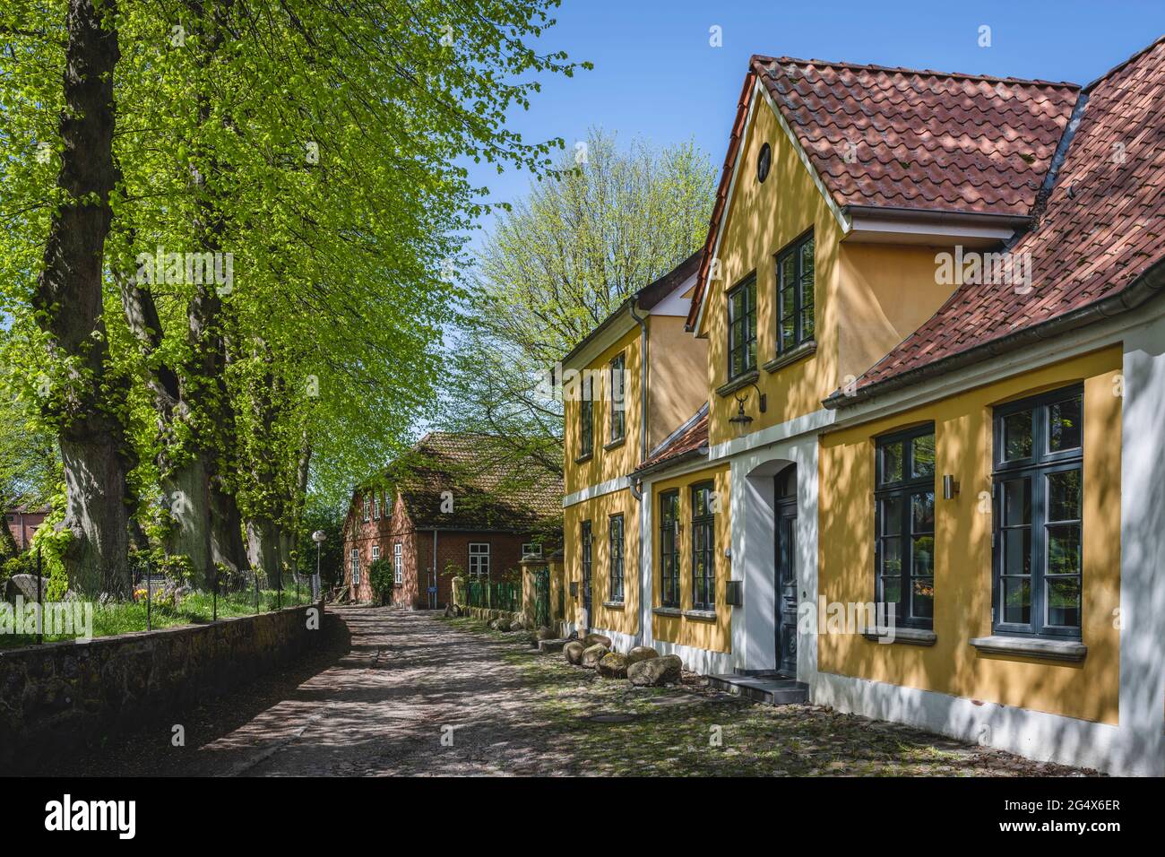 Empty village hi-res stock photography and images - Alamy