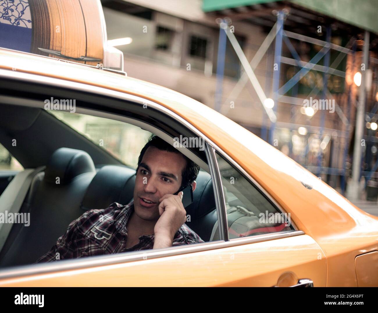 Taxi mobile hi-res stock photography and images - Alamy