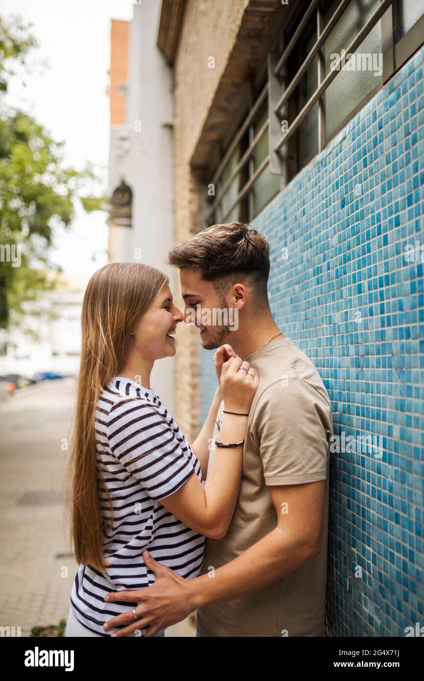 Romantic boyfriend and girlfriend hi-res stock photography and images ...