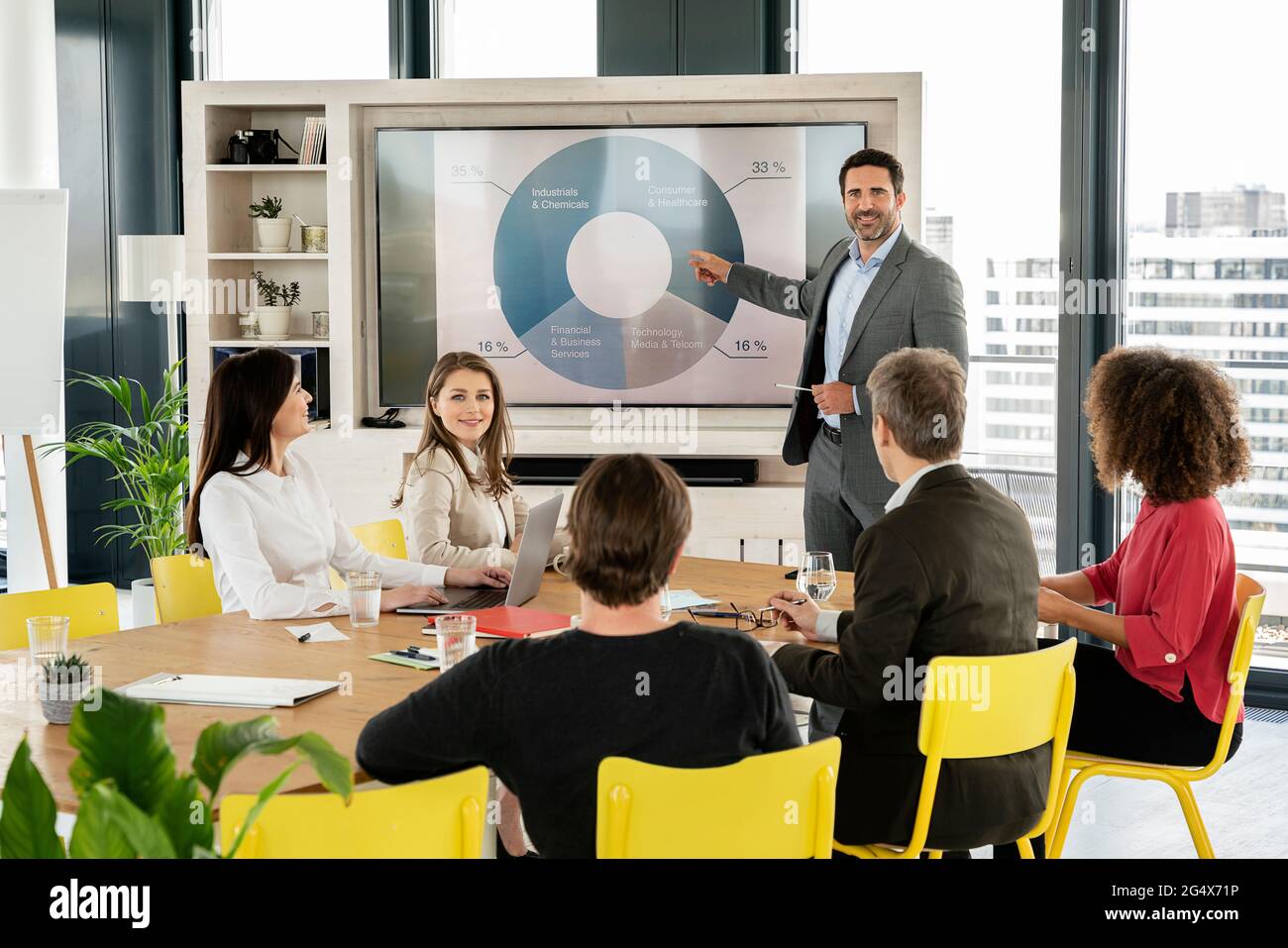 Projection presentation computer hi-res stock photography and images ...