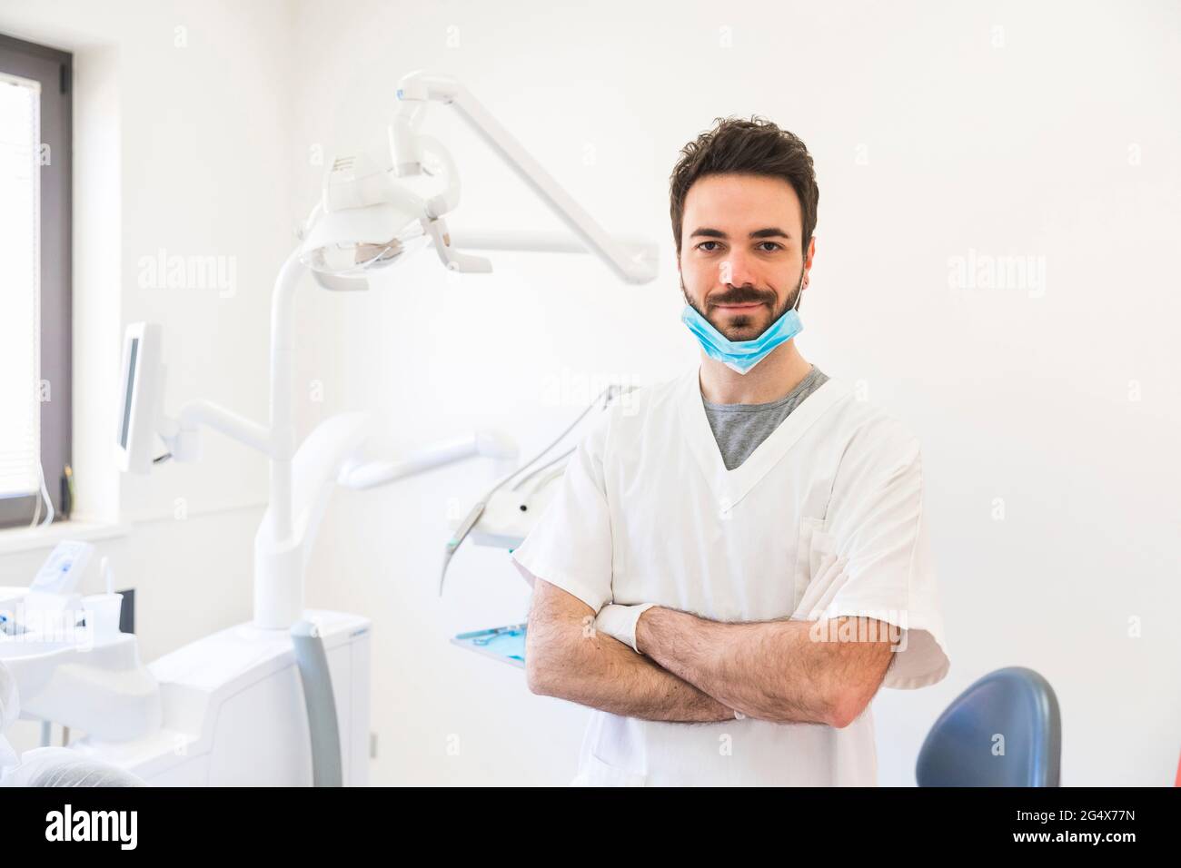Dentist with arms crossed hi-res stock photography and images - Alamy
