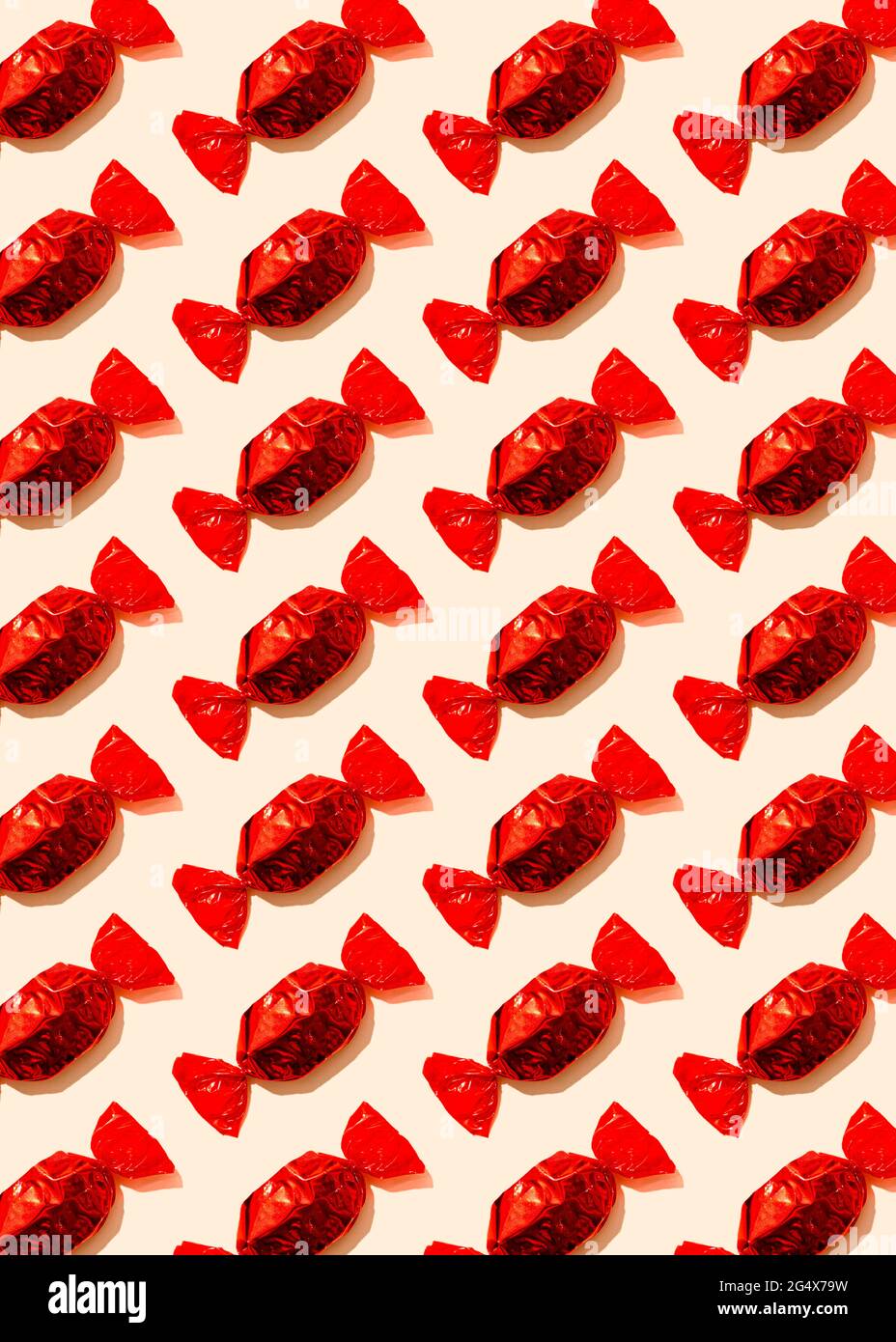 Wrapped candies hi-res stock photography and images - Alamy