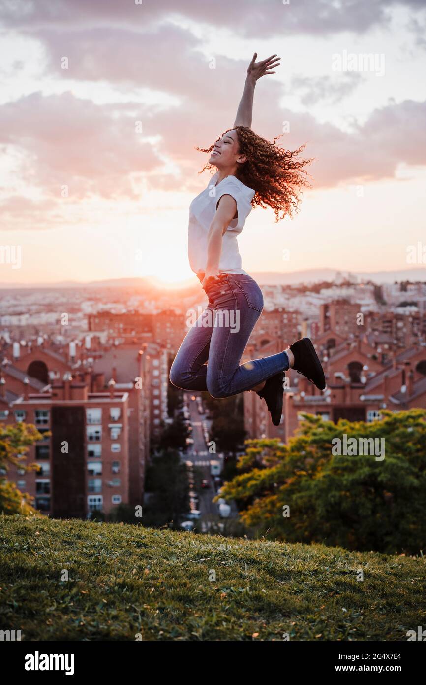 Jumping woman at sunset hi-res stock photography and images - Alamy