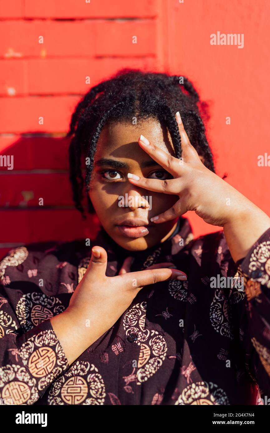 Face on staring hi-res stock photography and images - Alamy