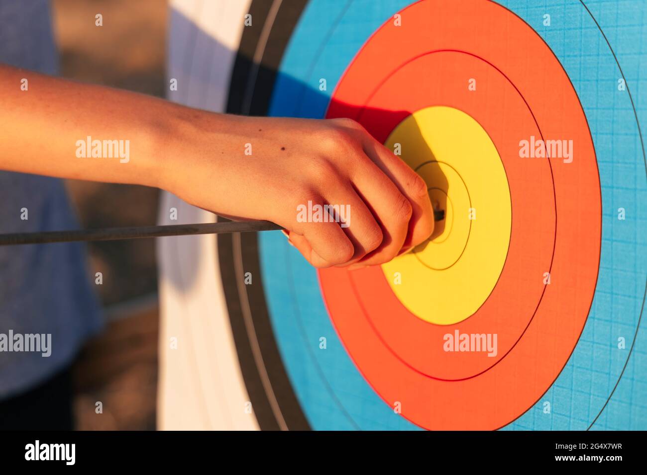Removing arrow hi-res stock photography and images - Alamy Removing arrow hi-res stock photography and images - Alamy