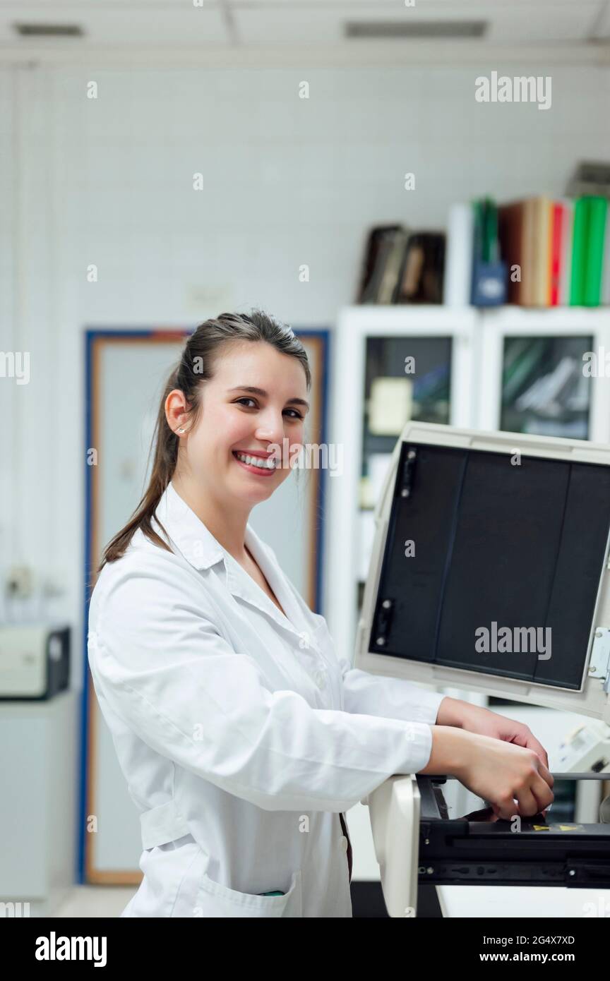 Young expert hi-res stock photography and images - Alamy