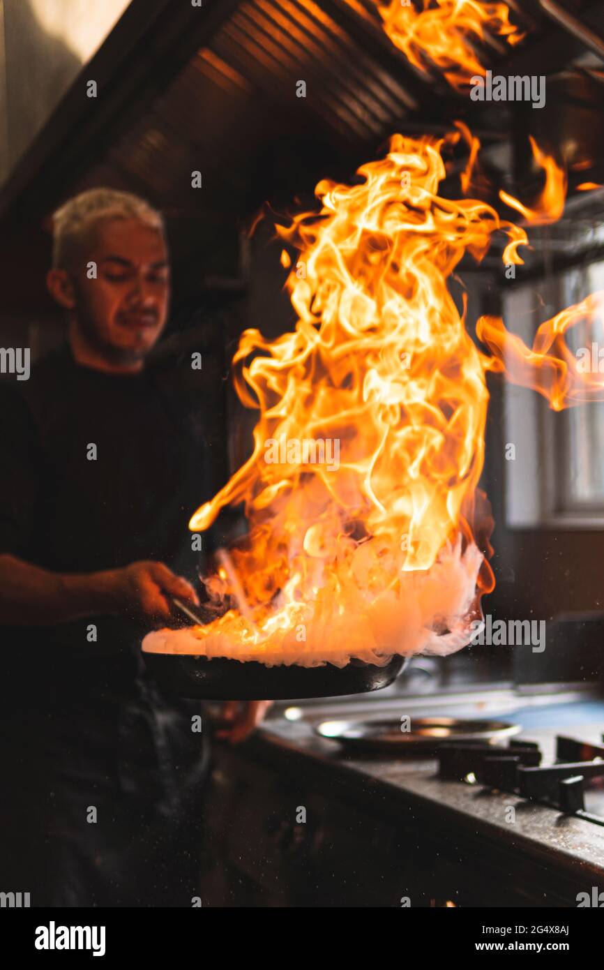 Flame food chef hi-res stock photography and images - Alamy