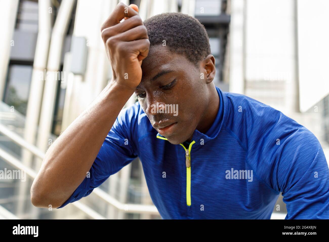 Man head down view hi-res stock photography and images - Alamy