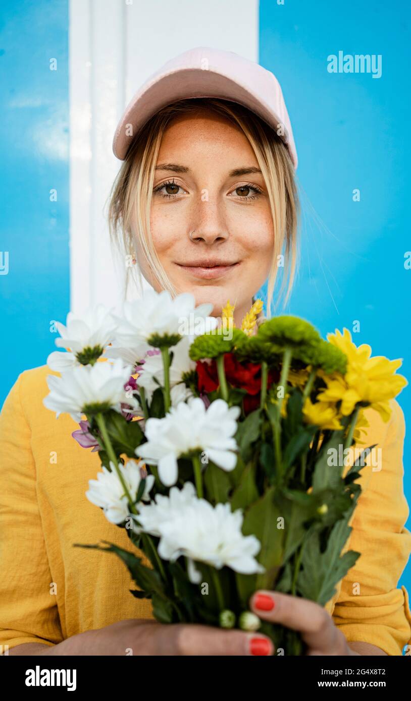 Close up portrait woman bouquet hi-res stock photography and images - Alamy