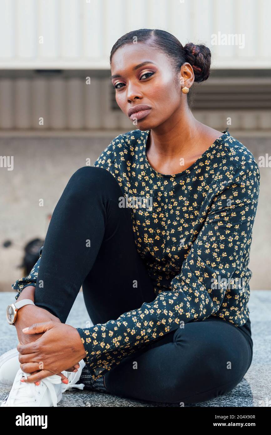 Sitting staring blank hi-res stock photography and images - Alamy