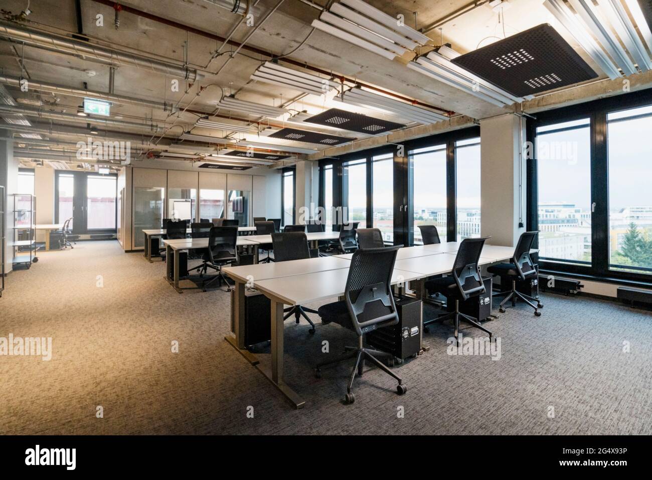 Desk chairs hi-res stock photography and images - Alamy