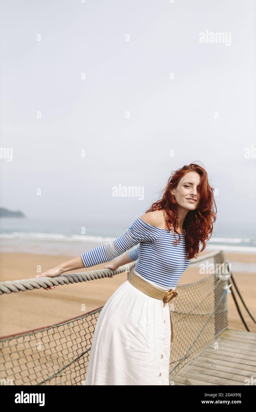 Female holding rope hi-res stock photography and images - Alamy