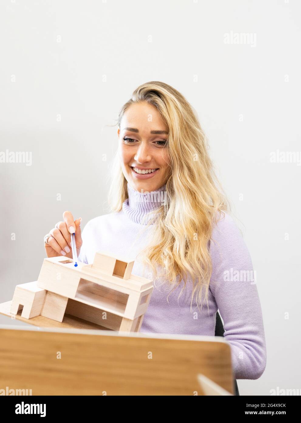 Vertical video front view model hi-res stock photography and images - Alamy