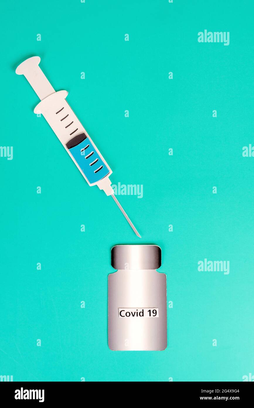 2D paper cutouts of filled syringe and bottle of vaccine Stock Photo ...