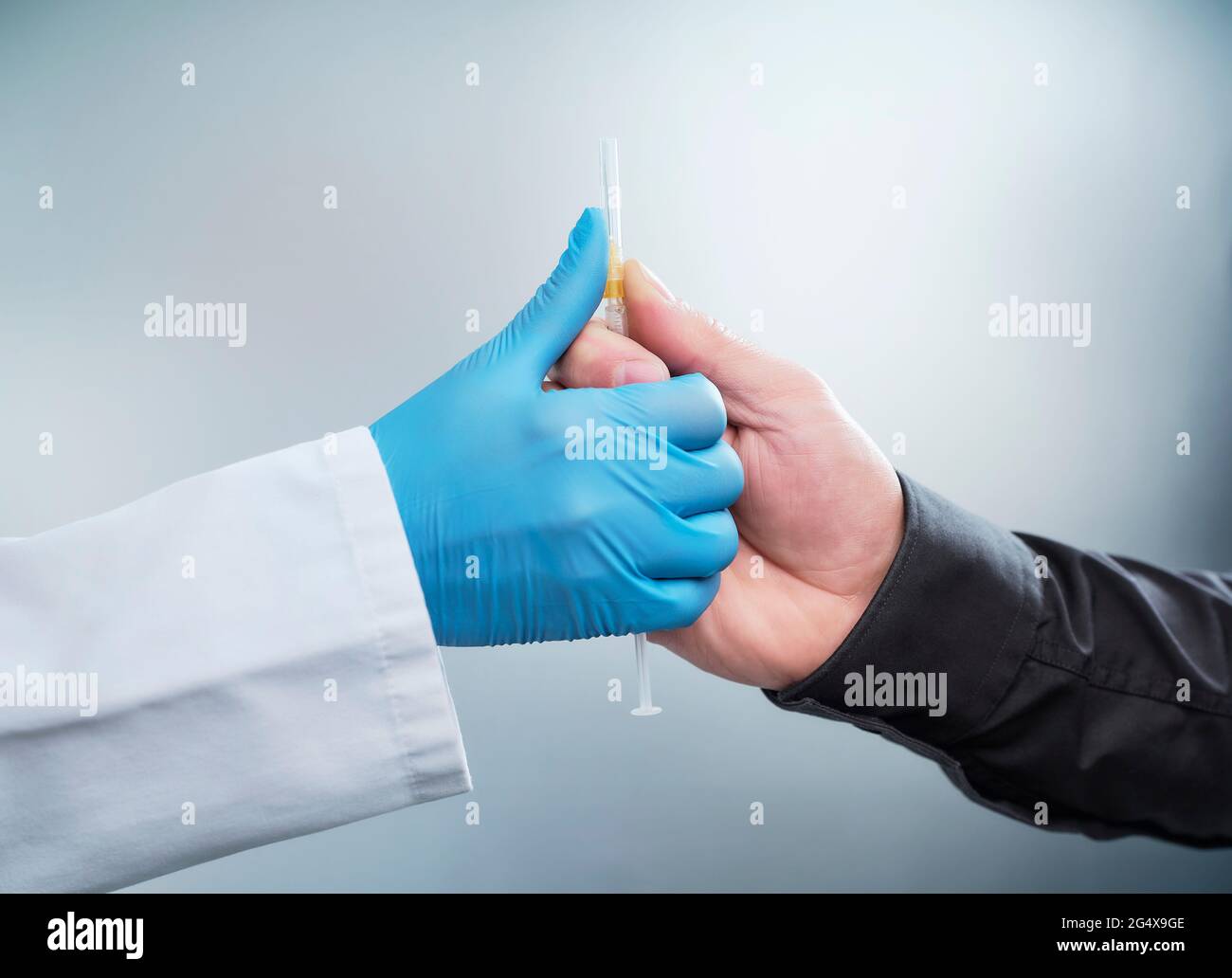 Doctor holding syringe medication hi-res stock photography and images ...