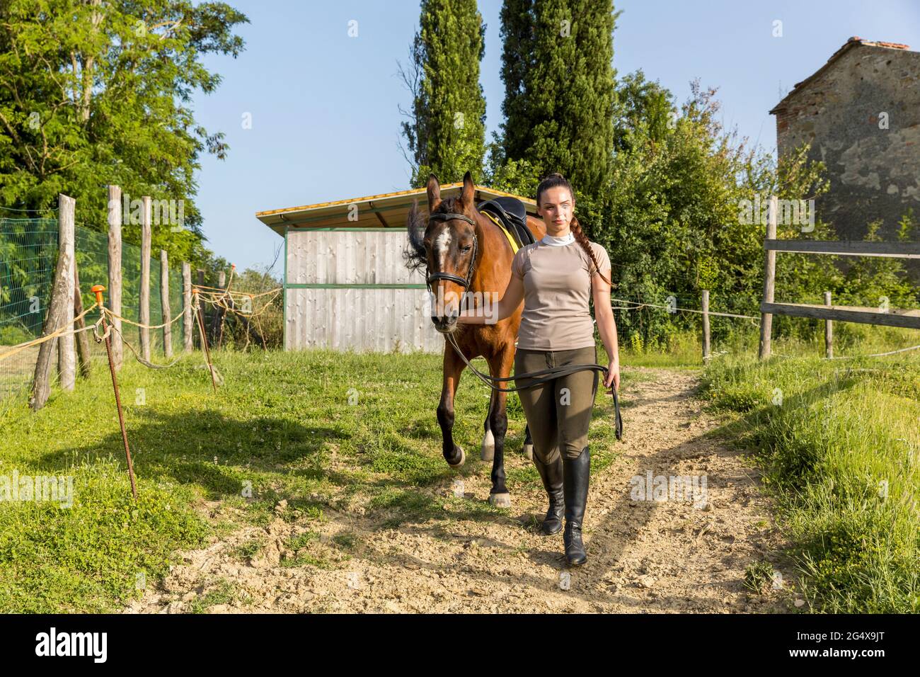 Walking with horse hi-res stock photography and images - Alamy