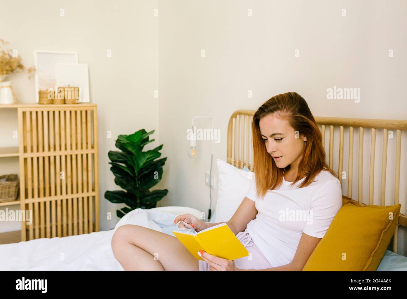 Relaxed young woman reading hi-res stock photography and images - Alamy