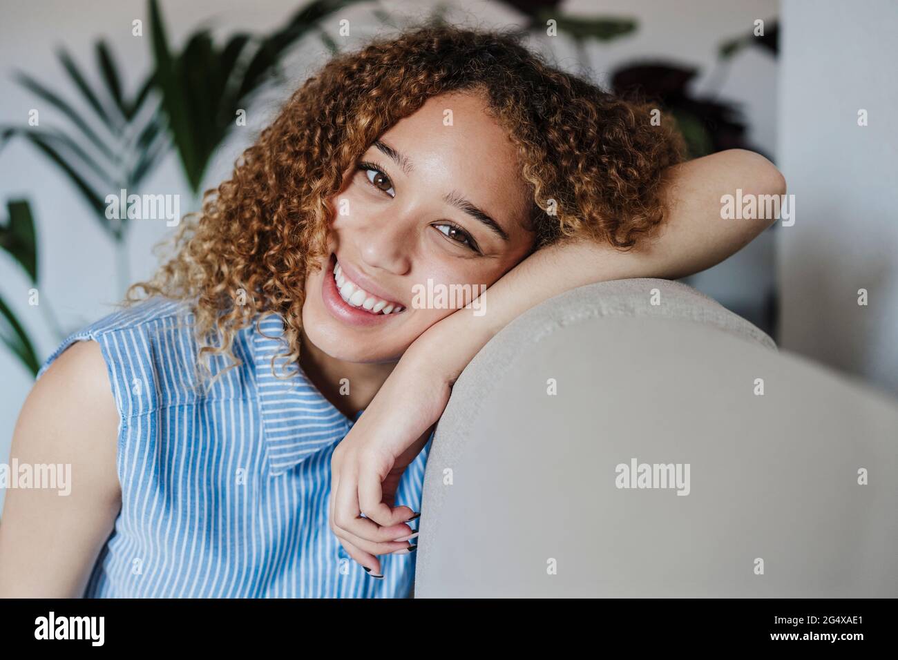 Leaning couch sofa hi-res stock photography and images - Alamy