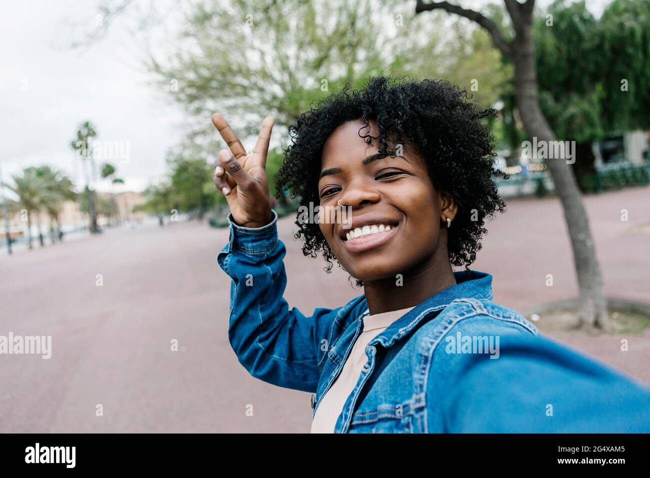 Peace showing hi-res stock photography and images - Alamy