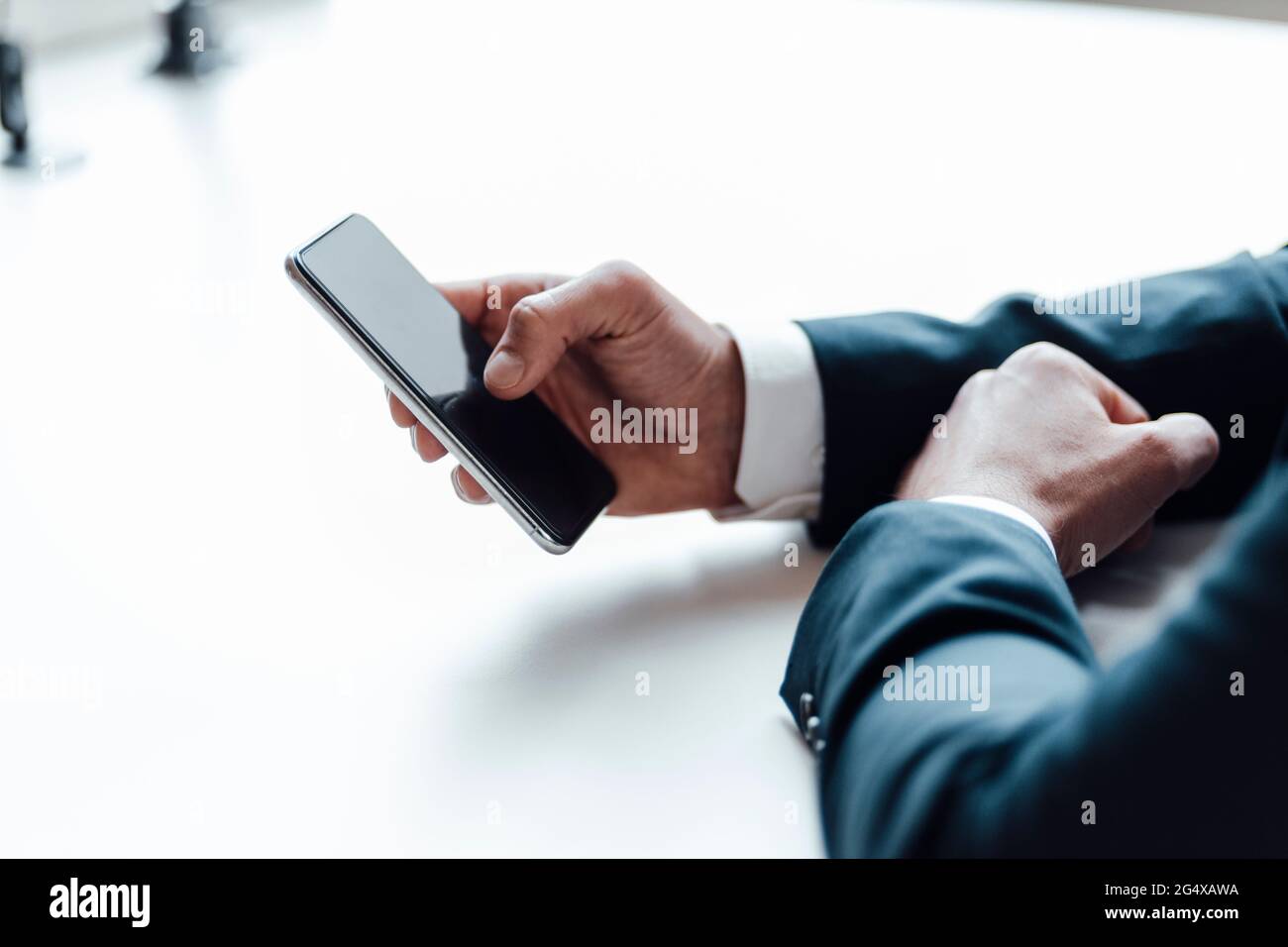 Phone on desk hi-res stock photography and images - Alamy