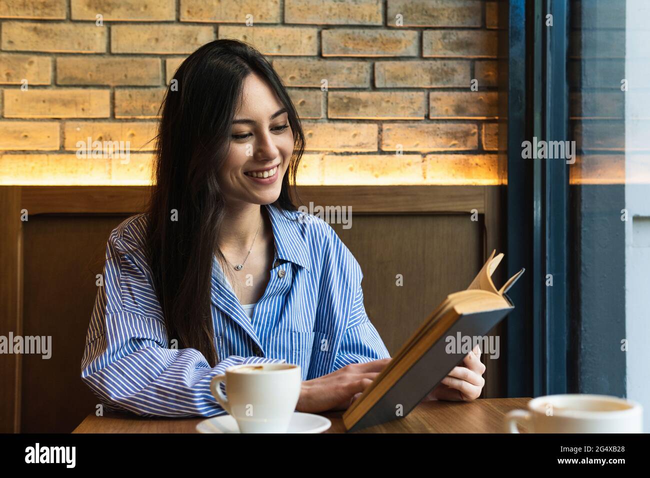 Book in bar hi-res stock photography and images - Alamy