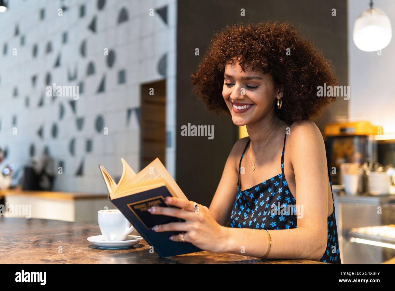 University student book shop hi-res stock photography and images - Alamy