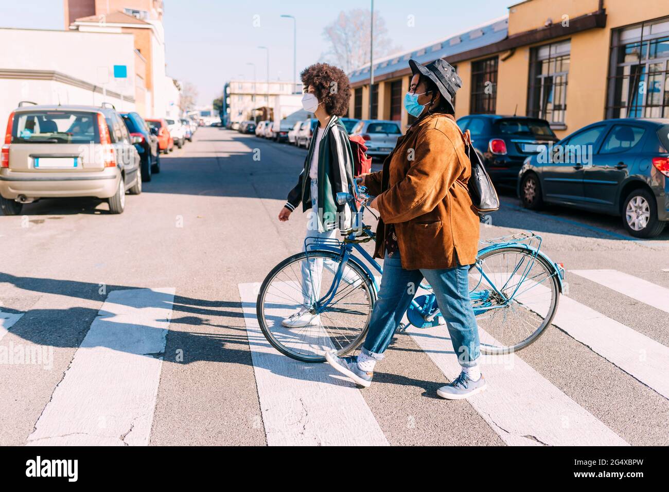 Female bicycle sunshine hi-res stock photography and images - Alamy