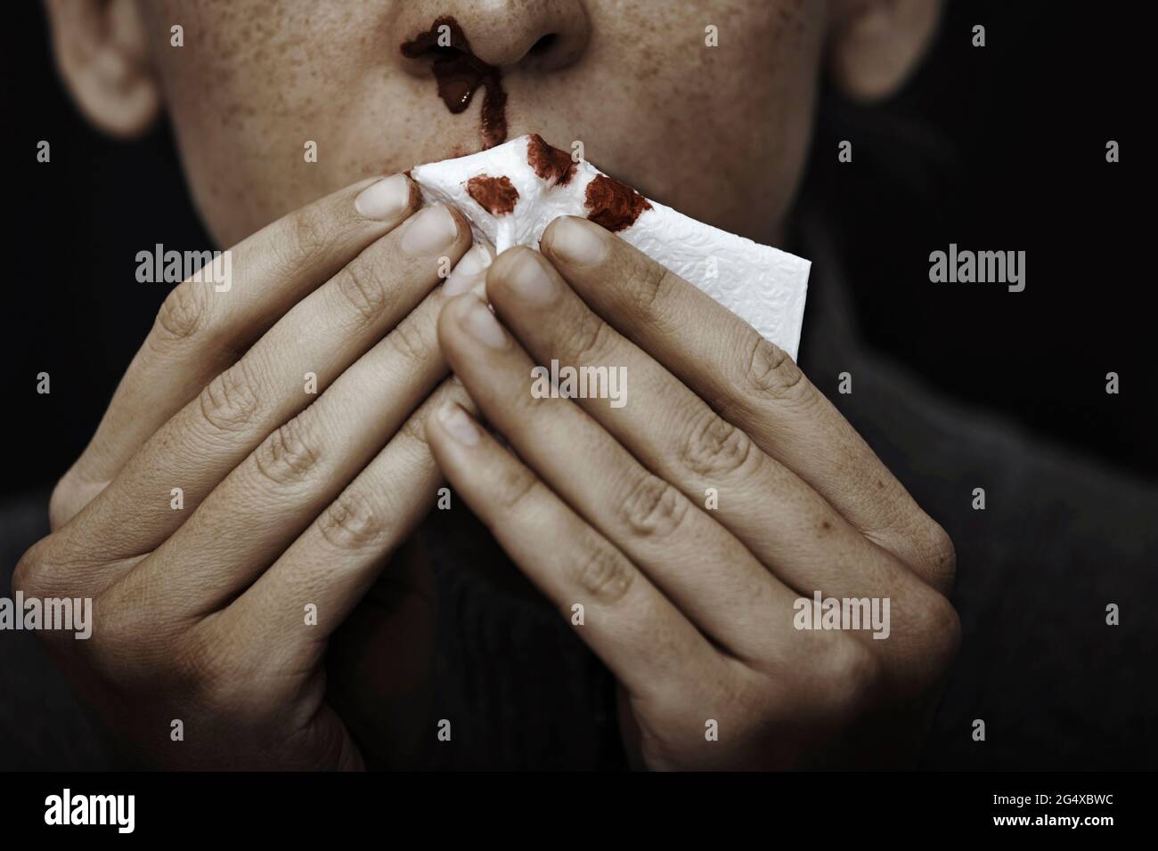 Woman tissue studio hi-res stock photography and images - Alamy