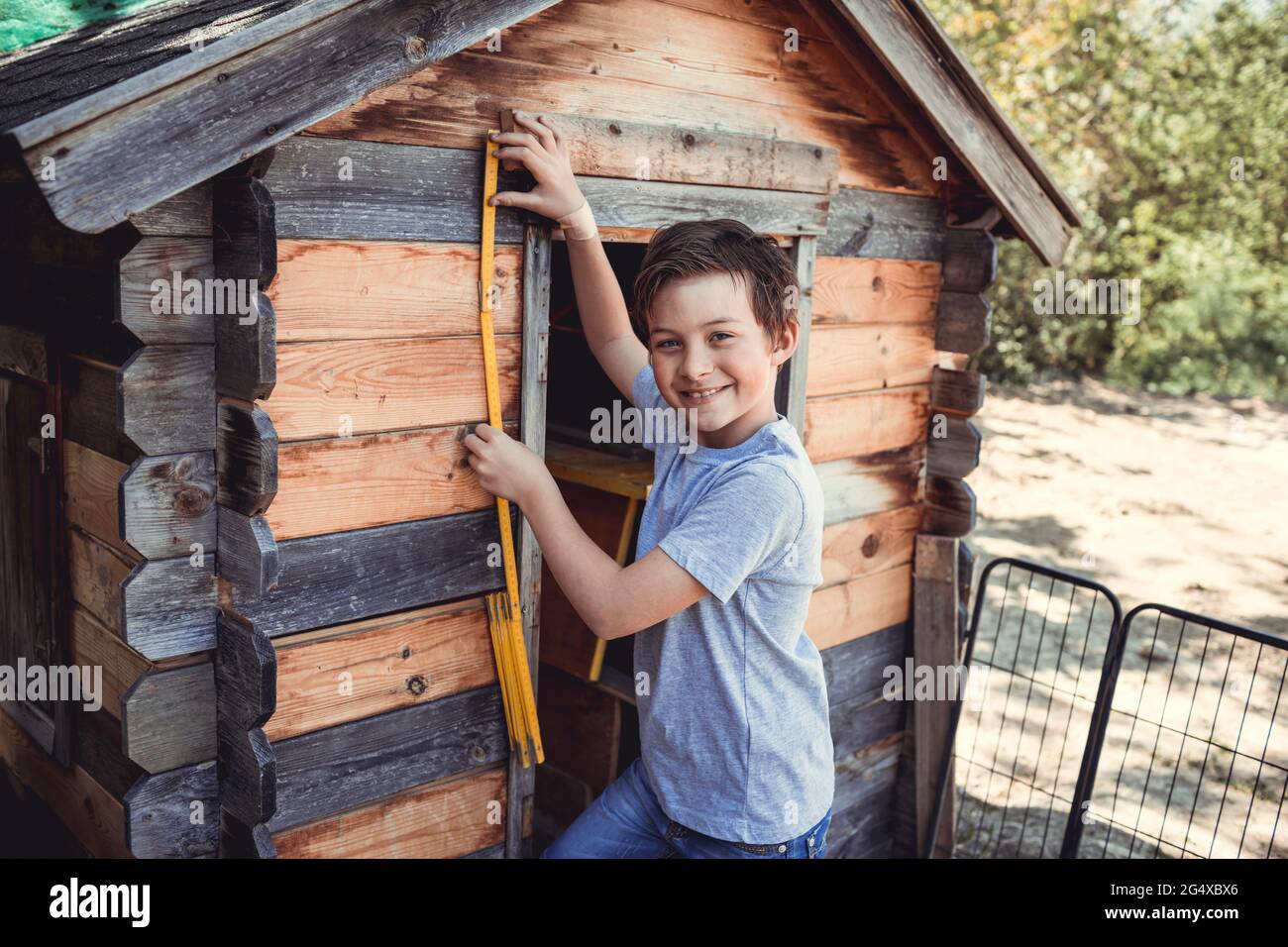 Child rabbit hutch hi-res stock photography and images - Alamy