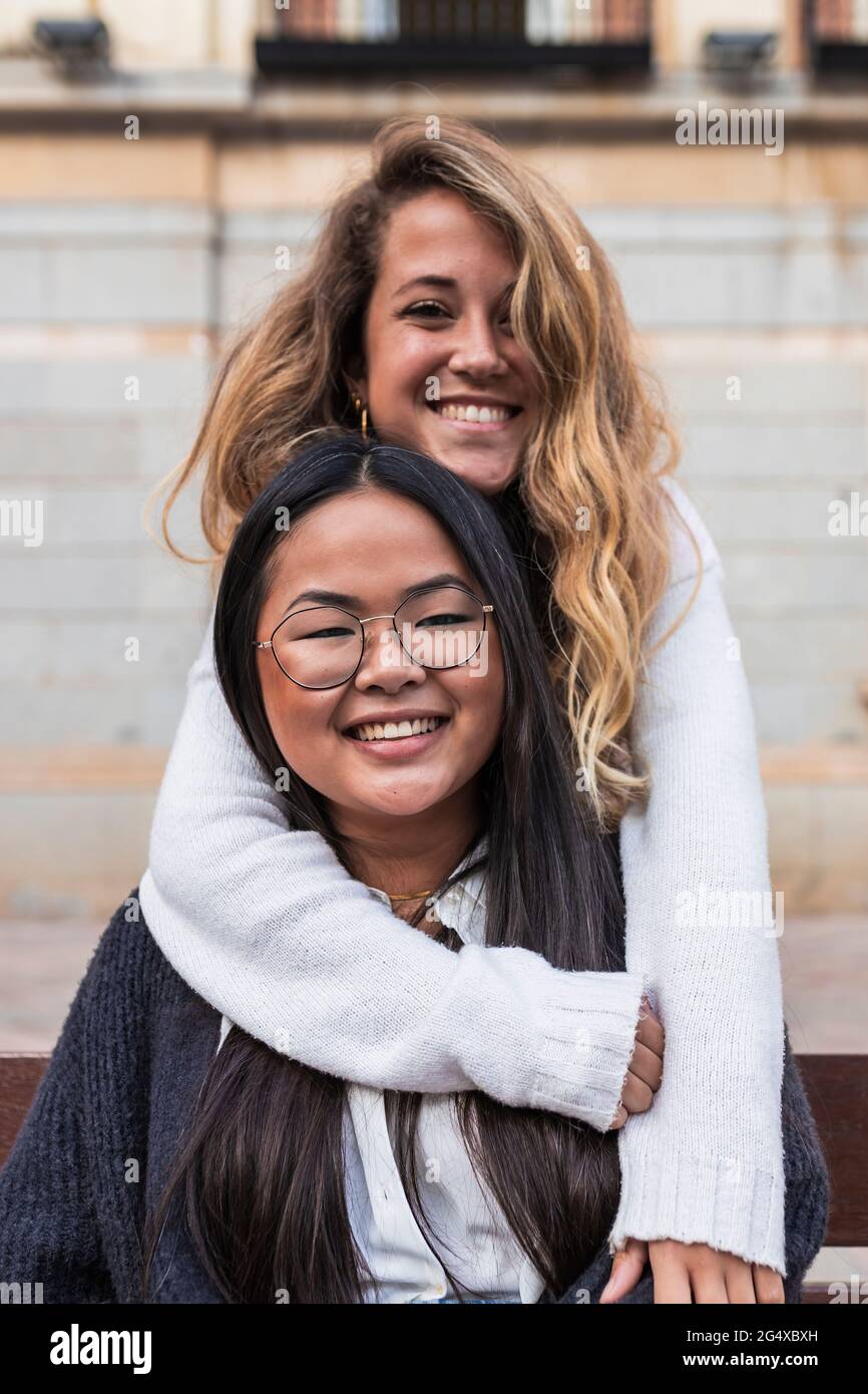 Woman back view outdoors hi-res stock photography and images - Alamy