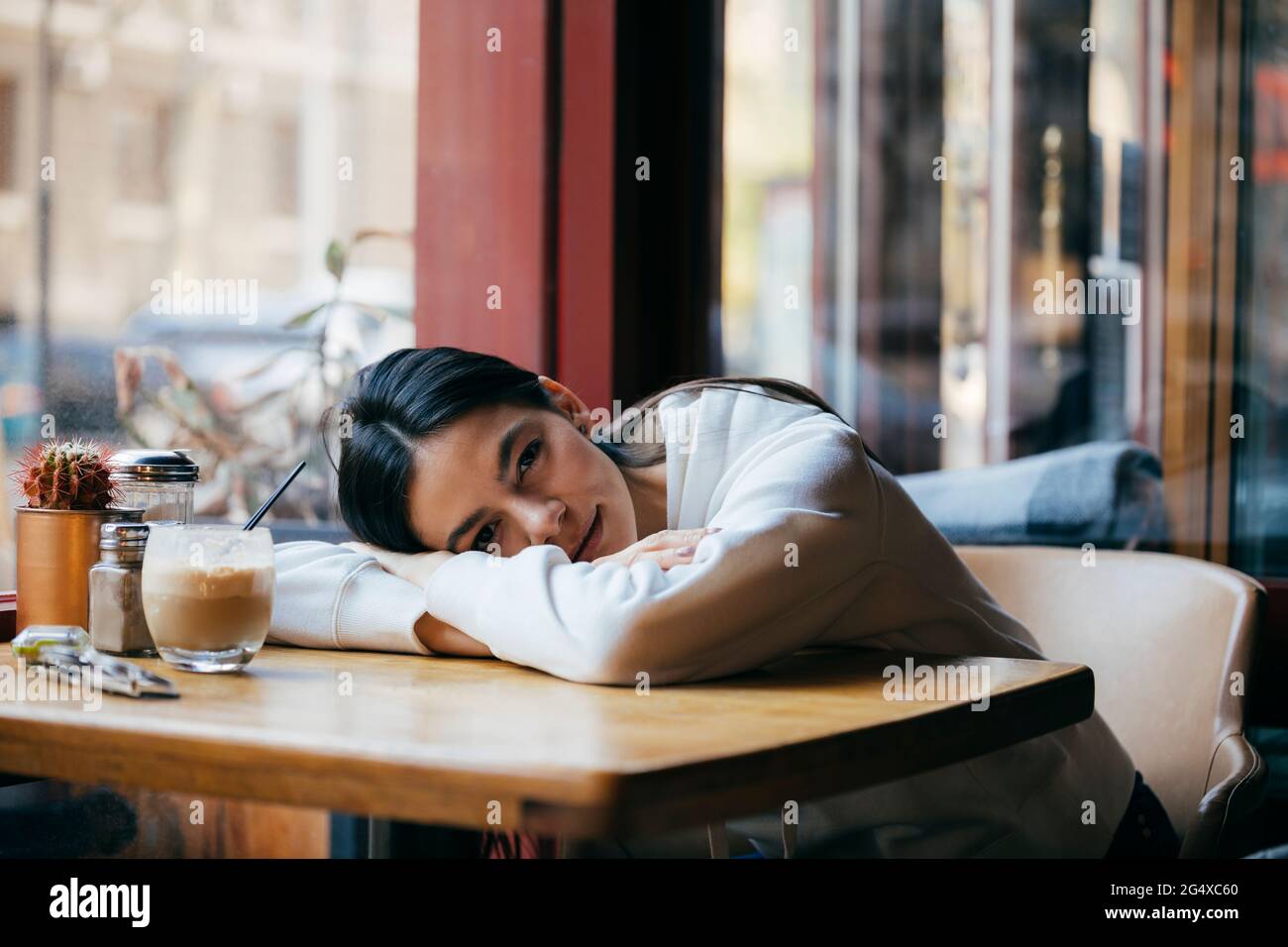 Woman leaning on table hi-res stock photography and images - Alamy