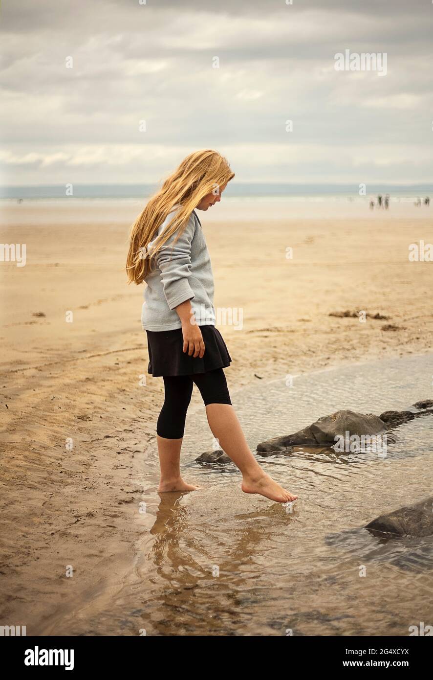 Children playing puddle hi-res stock photography and images - Alamy