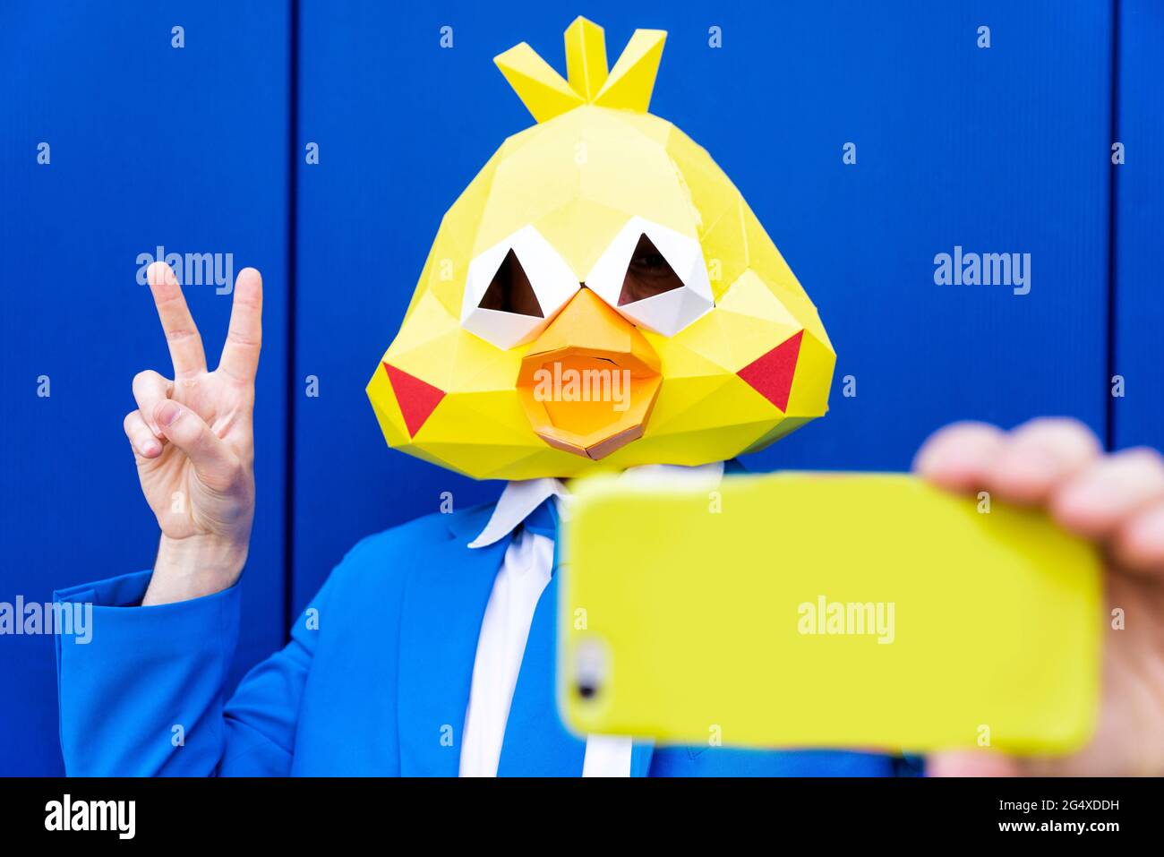 Man making peace sign hi-res stock photography and images - Alamy