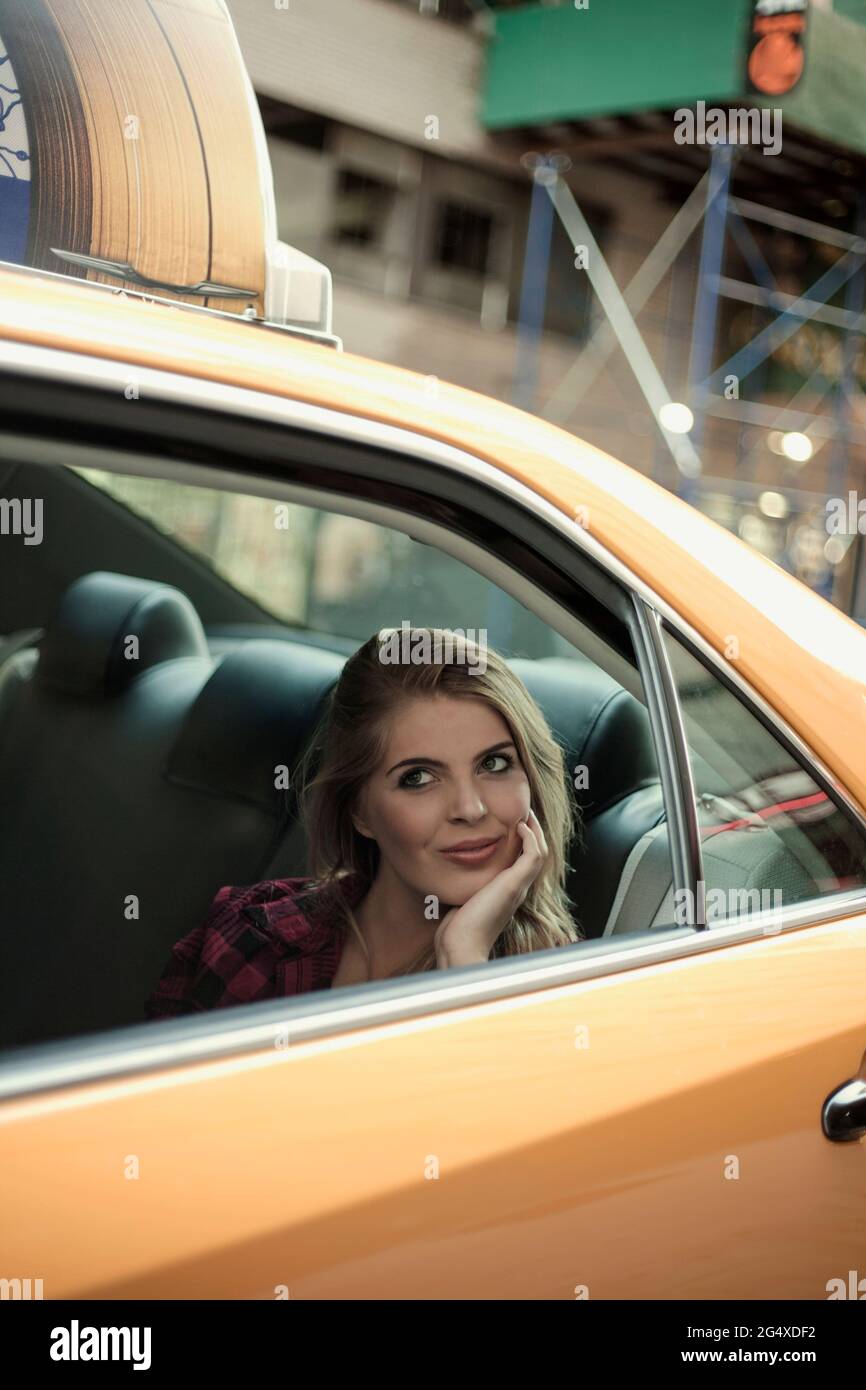 New york woman window hi-res stock photography and images - Alamy