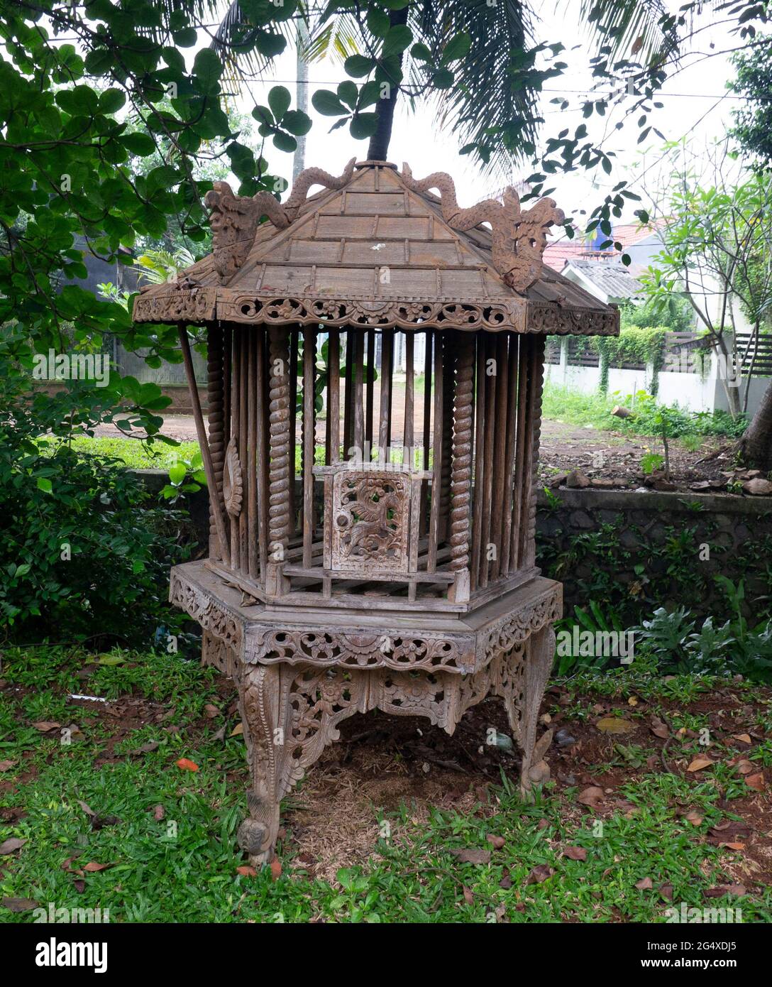 Cage vector hi-res stock photography and images - Alamy