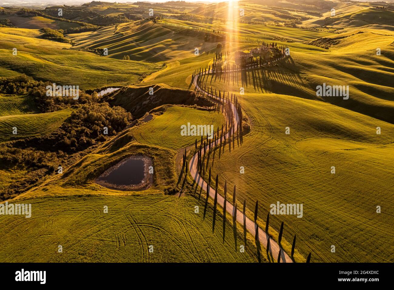 Rolling landscape hi-res stock photography and images - Alamy