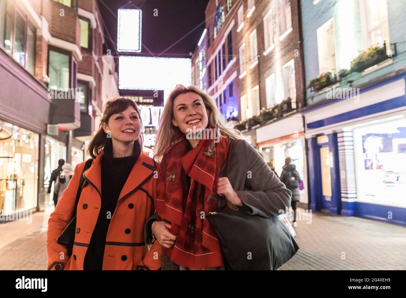 People in winter coats hi-res stock photography and images - Alamy